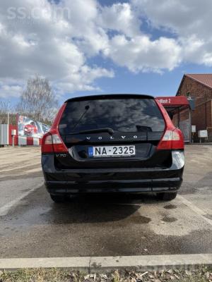 Melns Volvo V70 2007 Daugavpils, ar dzinēja tilpumu 2.40 L un nobraukumu 292 tūkst. km par 3800 €, foto 5 vietnē AUTOMOTO.COM.LV