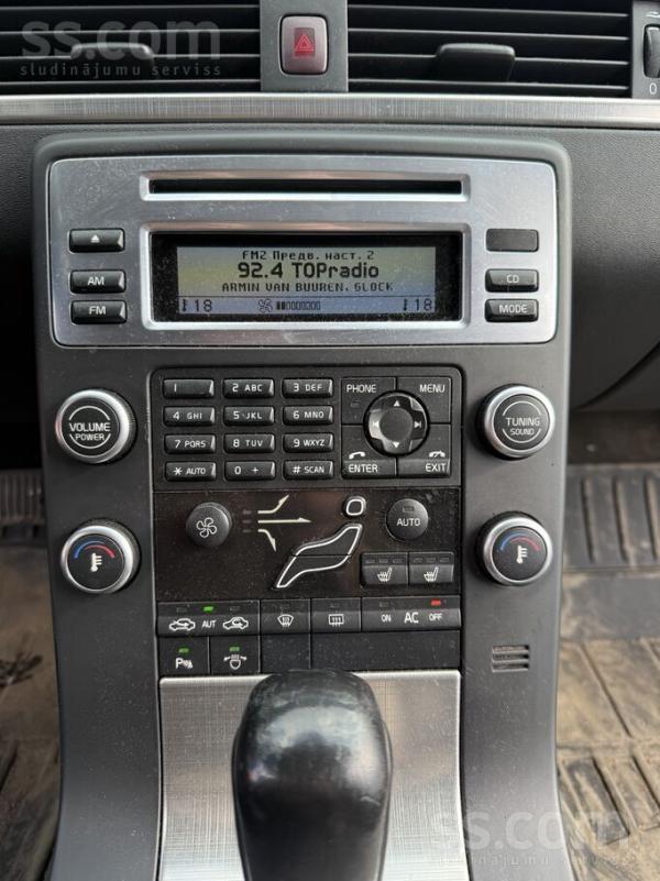 Black Volvo V70 2007 in Daugavpils, with an engine capacity of 2.40 L and mileage of 292 thousand km for 3800 €, photo 8 on AUTOMOTO.COM.LV