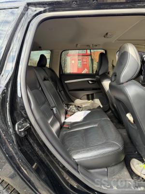 Melns Volvo V70 2007 Daugavpils, ar dzinēja tilpumu 2.40 L un nobraukumu 292 tūkst. km par 3800 €, foto 13 vietnē AUTOMOTO.COM.LV
