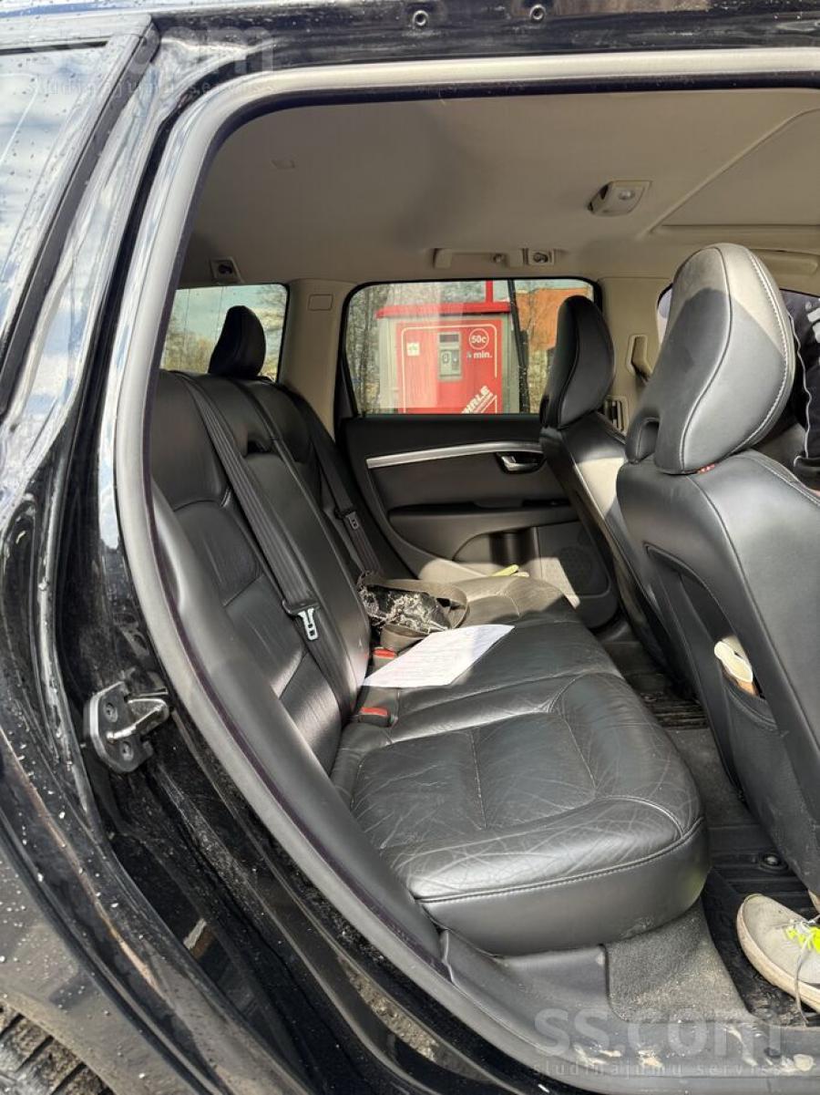 Melns Volvo V70 2007 Daugavpils, ar dzinēja tilpumu 2.40 L un nobraukumu 292 tūkst. km par 3800 €, foto 13 vietnē AUTOMOTO.COM.LV