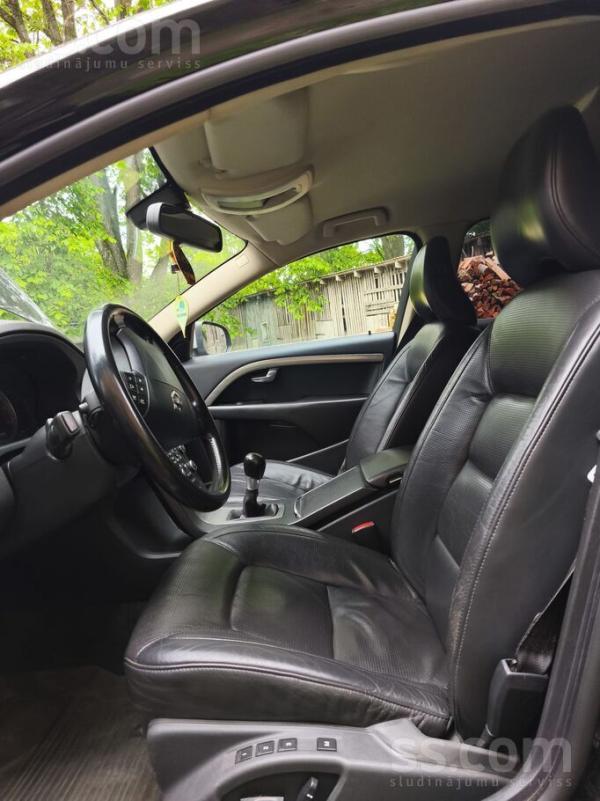 Black Volvo V70 2007 in Ventspils, with an engine capacity of 2.40 L and mileage of 307 thousand km for 3500 €, photo 5 on AUTOMOTO.COM.LV