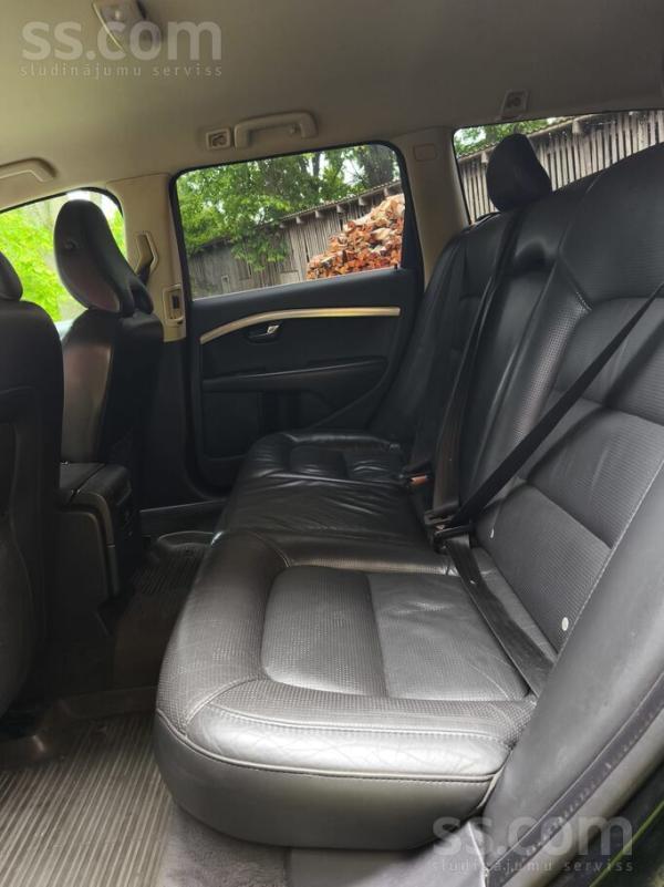 Black Volvo V70 2007 in Ventspils, with an engine capacity of 2.40 L and mileage of 307 thousand km for 3500 €, photo 8 on AUTOMOTO.COM.LV