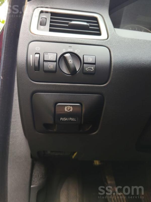 Black Volvo V70 2007 in Ventspils, with an engine capacity of 2.40 L and mileage of 307 thousand km for 3500 €, photo 10 on AUTOMOTO.COM.LV