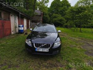 Melns Volvo V70 2007 Ventspils, ar dzinēja tilpumu 2.40 L un nobraukumu 307 tūkst. km par 3500 €, foto  vietnē AUTOMOTO.COM.LV