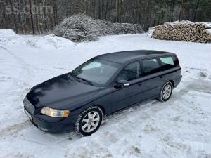 Black Volvo V70 2007 in Riga, with an engine capacity of 2.40 L and mileage of 467 thousand km for 2700 €, photo 4 on AUTOMOTO.COM.LV