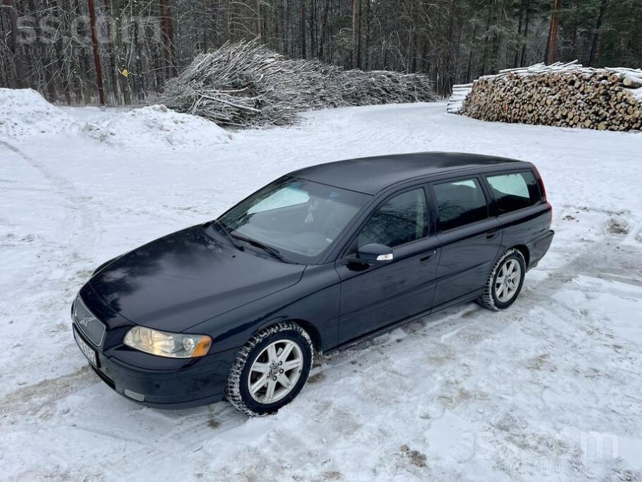 Black Volvo V70 2007 in Riga, with an engine capacity of 2.40 L and mileage of 467 thousand km for 2700 €, photo 4 on AUTOMOTO.COM.LV