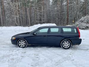 Black Volvo V70 2007 in Riga, with an engine capacity of 2.40 L and mileage of 467 thousand km for 2700 €, photo 5 on AUTOMOTO.COM.LV