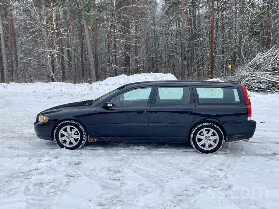 Black Volvo V70 2007 in Riga, with an engine capacity of 2.40 L and mileage of 467 thousand km for 2700 €, photo 5 on AUTOMOTO.COM.LV