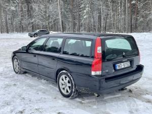 Black Volvo V70 2007 in Riga, with an engine capacity of 2.40 L and mileage of 467 thousand km for 2700 €, photo 6 on AUTOMOTO.COM.LV