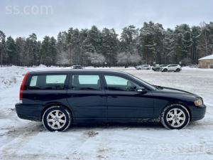 Black Volvo V70 2007 in Riga, with an engine capacity of 2.40 L and mileage of 467 thousand km for 2700 €, photo 8 on AUTOMOTO.COM.LV