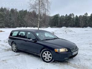 Black Volvo V70 2007 in Riga, with an engine capacity of 2.40 L and mileage of 467 thousand km for 2700 €, photo 9 on AUTOMOTO.COM.LV