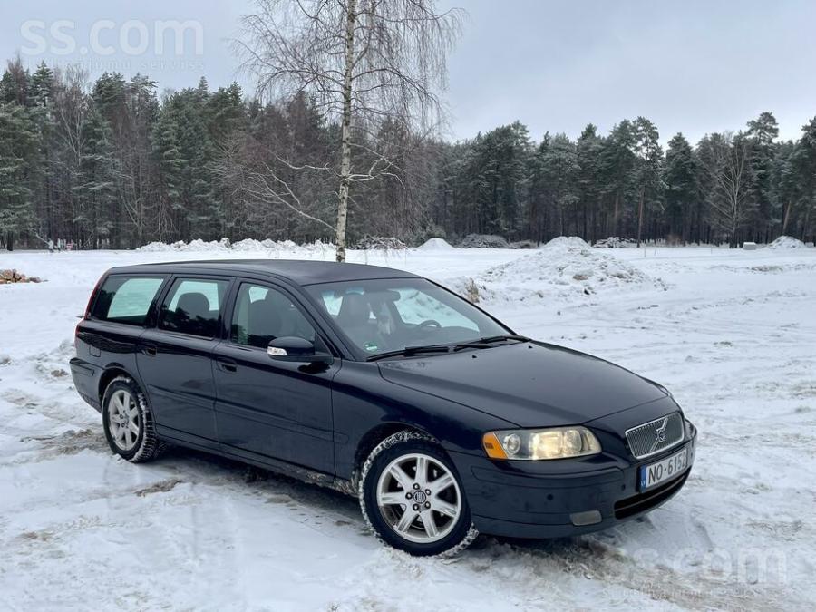 Black Volvo V70 2007 in Riga, with an engine capacity of 2.40 L and mileage of 467 thousand km for 2700 €, photo 9 on AUTOMOTO.COM.LV