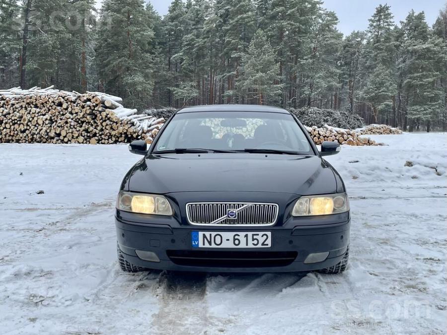 Black Volvo V70 2007 in Riga, with an engine capacity of 2.40 L and mileage of 467 thousand km for 2700 €, photo 10 on AUTOMOTO.COM.LV