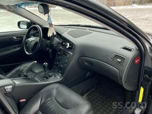 Black Volvo V70 2007 in Riga, with an engine capacity of 2.40 L and mileage of 467 thousand km for 2700 €, photo 12 on AUTOMOTO.COM.LV