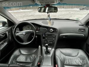 Black Volvo V70 2007 in Riga, with an engine capacity of 2.40 L and mileage of 467 thousand km for 2700 €, photo 13 on AUTOMOTO.COM.LV