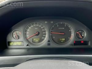 Black Volvo V70 2007 in Riga, with an engine capacity of 2.40 L and mileage of 467 thousand km for 2700 €, photo 15 on AUTOMOTO.COM.LV