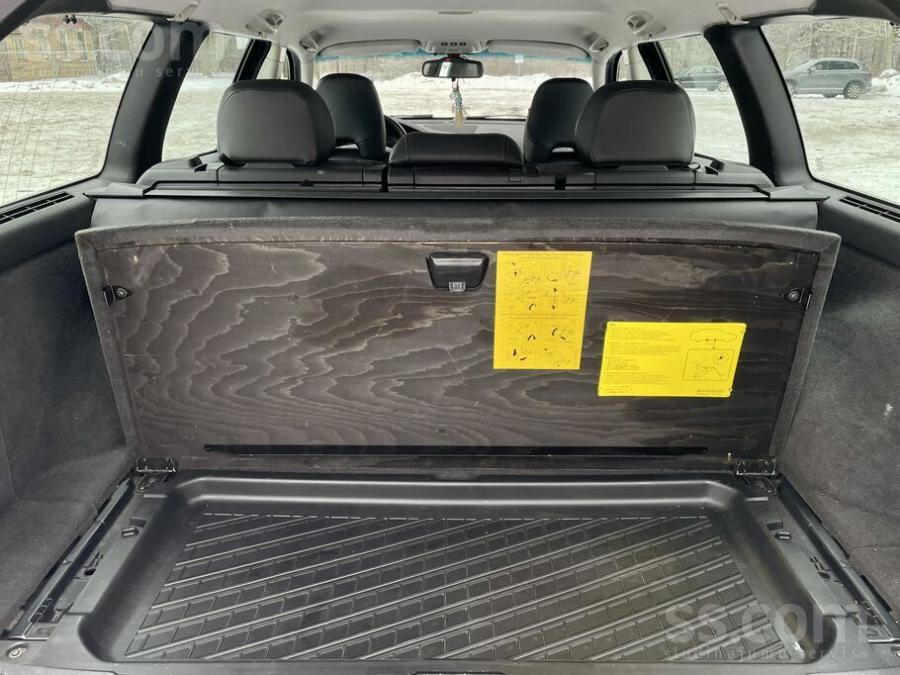 Black Volvo V70 2007 in Riga, with an engine capacity of 2.40 L and mileage of 467 thousand km for 2700 €, photo 18 on AUTOMOTO.COM.LV