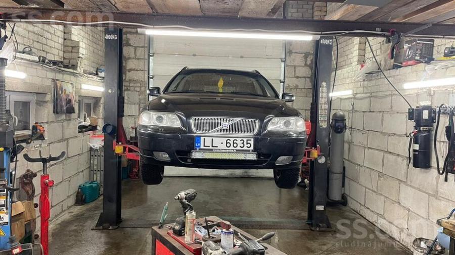 Black Volvo V70 2007 in Ogre, with an engine capacity of 2.40 L and mileage of 347 thousand km for 2700 €, photo 6 on AUTOMOTO.COM.LV