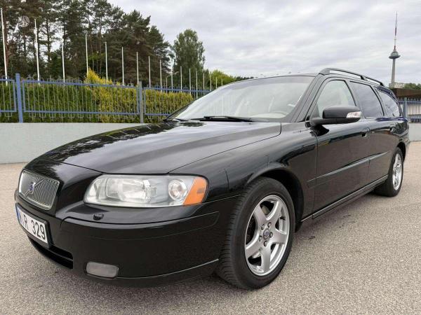 Black Volvo V70 2007 in Vilnius, with an engine capacity of 2.40 L and mileage of 550 thousand km for 1499 €, photo 1 on AUTOMOTO.COM.LV