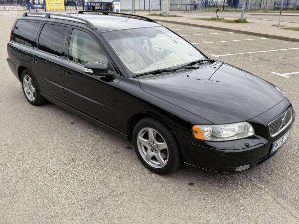 Black Volvo V70 2007 in Vilnius, with an engine capacity of 2.40 L and mileage of 550 thousand km for 1499 €, photo 2 on AUTOMOTO.COM.LV