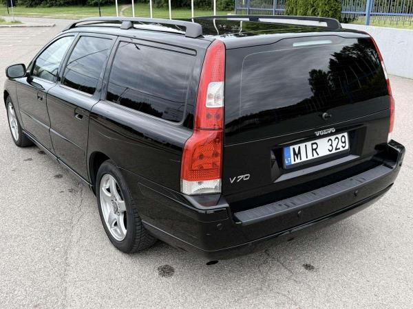 Black Volvo V70 2007 in Vilnius, with an engine capacity of 2.40 L and mileage of 550 thousand km for 1499 €, photo 4 on AUTOMOTO.COM.LV