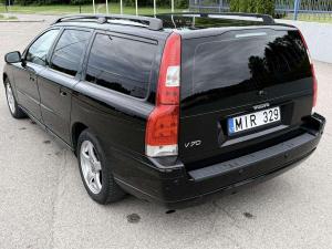 Black Volvo V70 2007 in Vilnius, with an engine capacity of 2.40 L and mileage of 550 thousand km for 1499 €, photo 5 on AUTOMOTO.COM.LV