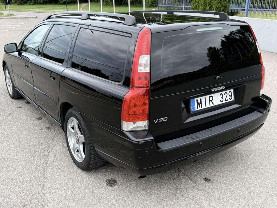 Black Volvo V70 2007 in Vilnius, with an engine capacity of 2.40 L and mileage of 550 thousand km for 1499 €, photo 5 on AUTOMOTO.COM.LV