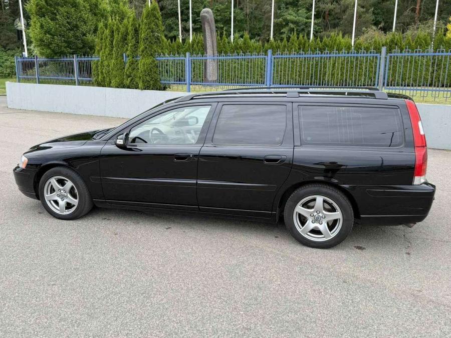 Black Volvo V70 2007 in Vilnius, with an engine capacity of 2.40 L and mileage of 550 thousand km for 1499 €, photo 7 on AUTOMOTO.COM.LV