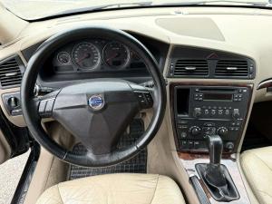 Black Volvo V70 2007 in Vilnius, with an engine capacity of 2.40 L and mileage of 550 thousand km for 1499 €, photo 8 on AUTOMOTO.COM.LV