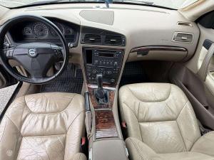 Black Volvo V70 2007 in Vilnius, with an engine capacity of 2.40 L and mileage of 550 thousand km for 1499 €, photo 9 on AUTOMOTO.COM.LV