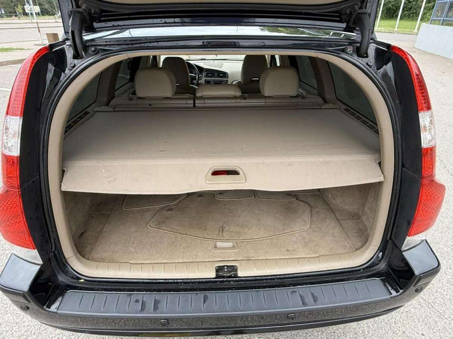 Black Volvo V70 2007 in Vilnius, with an engine capacity of 2.40 L and mileage of 550 thousand km for 1499 €, photo 10 on AUTOMOTO.COM.LV