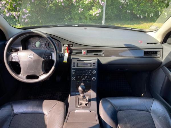 Black Volvo V70 2007 in Riga, with an engine capacity of 2.40 L and mileage of 0 thousand km for 4500 €, photo 6 on AUTOMOTO.COM.LV