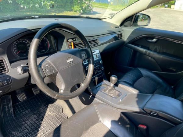 Black Volvo V70 2007 in Riga, with an engine capacity of 2.40 L and mileage of 0 thousand km for 4500 €, photo 7 on AUTOMOTO.COM.LV