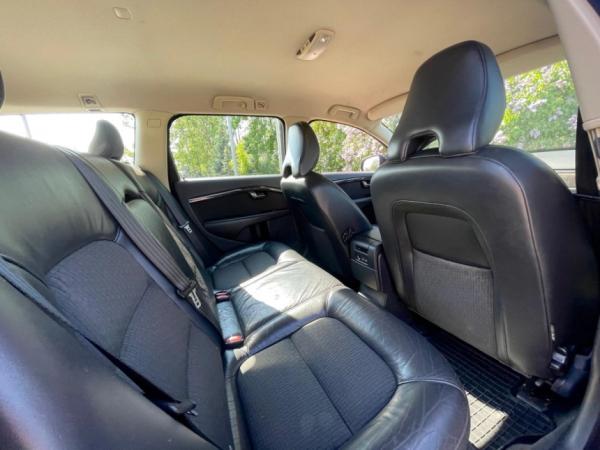 Black Volvo V70 2007 in Riga, with an engine capacity of 2.40 L and mileage of 0 thousand km for 4500 €, photo 9 on AUTOMOTO.COM.LV