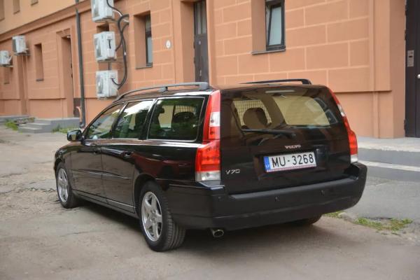 Melns Volvo V70 2007 Rīga, ar dzinēja tilpumu 2.40 L un nobraukumu 287 tūkst. km par 3400 €, foto 2 vietnē AUTOMOTO.COM.LV