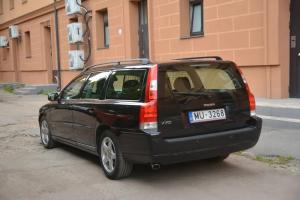Black Volvo V70 2007 in Riga, with an engine capacity of 2.40 L and mileage of 287 thousand km for 3400 €, photo 3 on AUTOMOTO.COM.LV