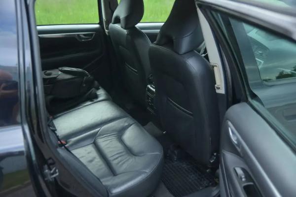 Melns Volvo V70 2007 Rīga, ar dzinēja tilpumu 2.40 L un nobraukumu 287 tūkst. km par 3400 €, foto 8 vietnē AUTOMOTO.COM.LV