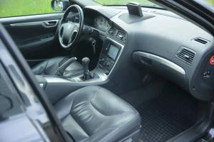 Black Volvo V70 2007 in Riga, with an engine capacity of 2.40 L and mileage of 287 thousand km for 3400 €, photo 13 on AUTOMOTO.COM.LV