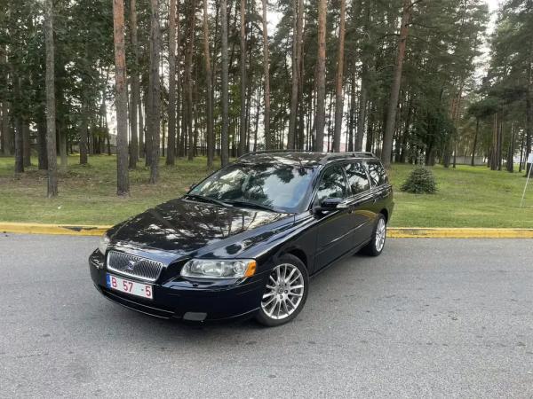 Black Volvo V70 2007 in Riga, with an engine capacity of 2.40 L and mileage of 237 thousand km for 2500 €, photo 1 on AUTOMOTO.COM.LV