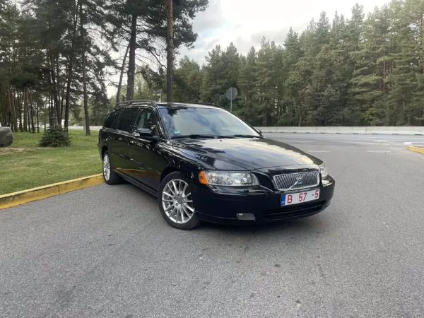 Black Volvo V70 2007 in Riga, with an engine capacity of 2.40 L and mileage of 237 thousand km for 2500 €, photo 2 on AUTOMOTO.COM.LV