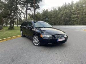Black Volvo V70 2007 in Riga, with an engine capacity of 2.40 L and mileage of 237 thousand km for 2500 €, photo 3 on AUTOMOTO.COM.LV
