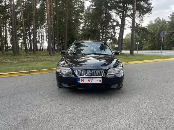 Black Volvo V70 2007 in Riga, with an engine capacity of 2.40 L and mileage of 237 thousand km for 2500 €, photo 3 on AUTOMOTO.COM.LV