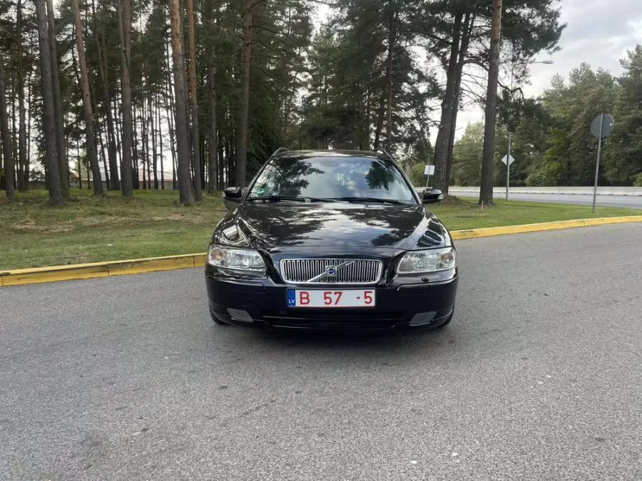 Black Volvo V70 2007 in Riga, with an engine capacity of 2.40 L and mileage of 237 thousand km for 2500 €, photo 4 on AUTOMOTO.COM.LV
