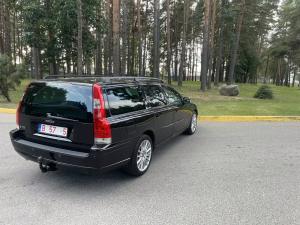 Black Volvo V70 2007 in Riga, with an engine capacity of 2.40 L and mileage of 237 thousand km for 2500 €, photo 5 on AUTOMOTO.COM.LV