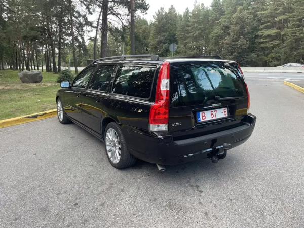Black Volvo V70 2007 in Riga, with an engine capacity of 2.40 L and mileage of 237 thousand km for 2500 €, photo 5 on AUTOMOTO.COM.LV