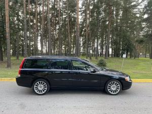 Black Volvo V70 2007 in Riga, with an engine capacity of 2.40 L and mileage of 237 thousand km for 2500 €, photo 8 on AUTOMOTO.COM.LV