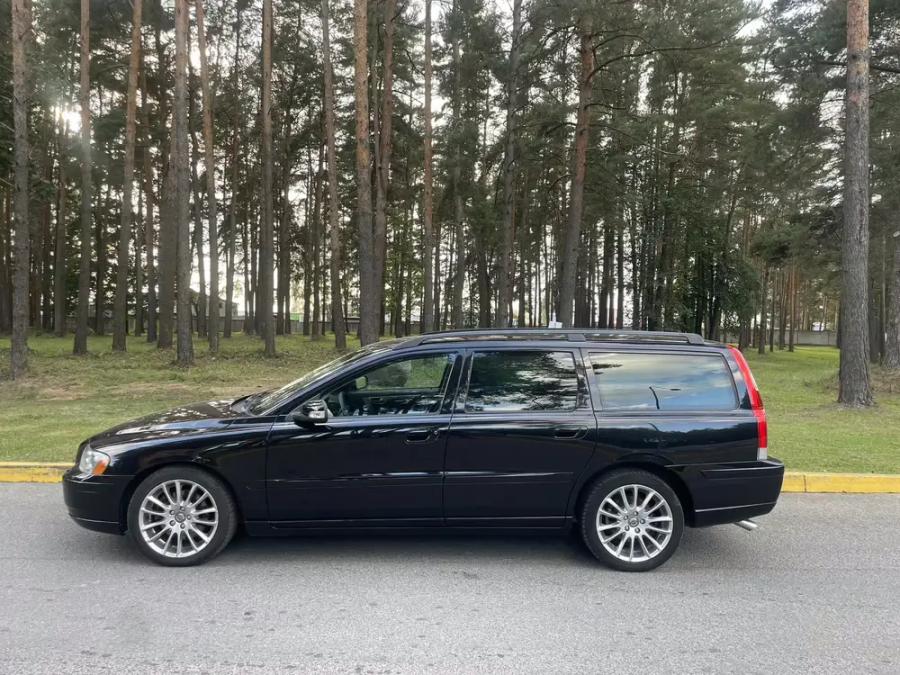 Black Volvo V70 2007 in Riga, with an engine capacity of 2.40 L and mileage of 237 thousand km for 2500 €, photo 10 on AUTOMOTO.COM.LV