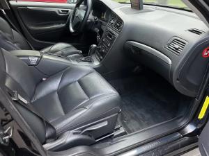 Black Volvo V70 2007 in Riga, with an engine capacity of 2.40 L and mileage of 237 thousand km for 2500 €, photo 12 on AUTOMOTO.COM.LV