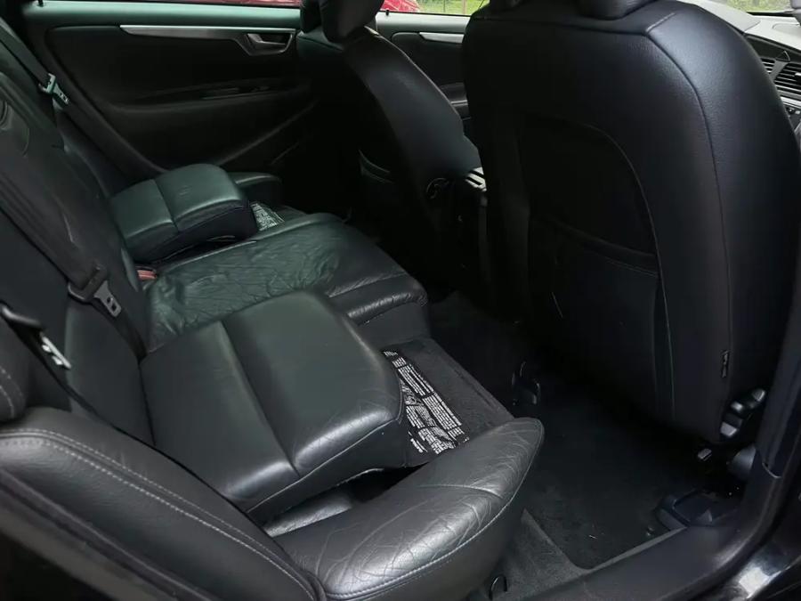 Black Volvo V70 2007 in Riga, with an engine capacity of 2.40 L and mileage of 237 thousand km for 2500 €, photo 13 on AUTOMOTO.COM.LV