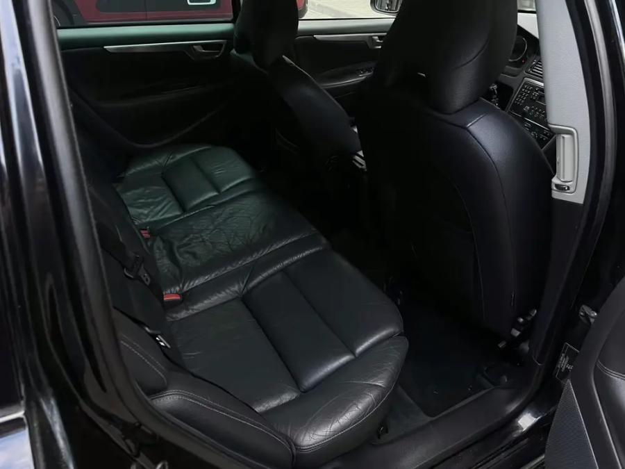 Black Volvo V70 2007 in Riga, with an engine capacity of 2.40 L and mileage of 237 thousand km for 2500 €, photo 14 on AUTOMOTO.COM.LV